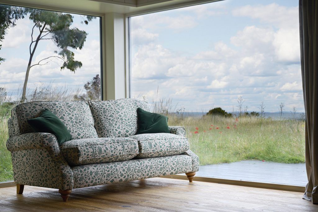 Tips for choosing the perfect green sofa for your home